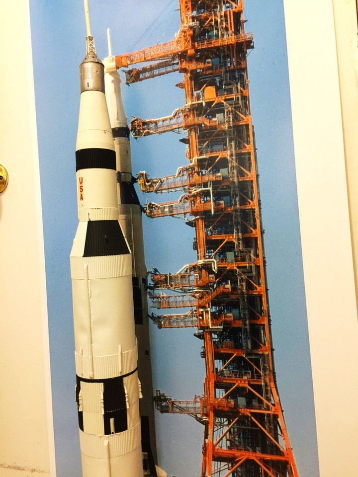 APOLLO 11 17 Star saturn v launch tower Trek Computer model space prop ...