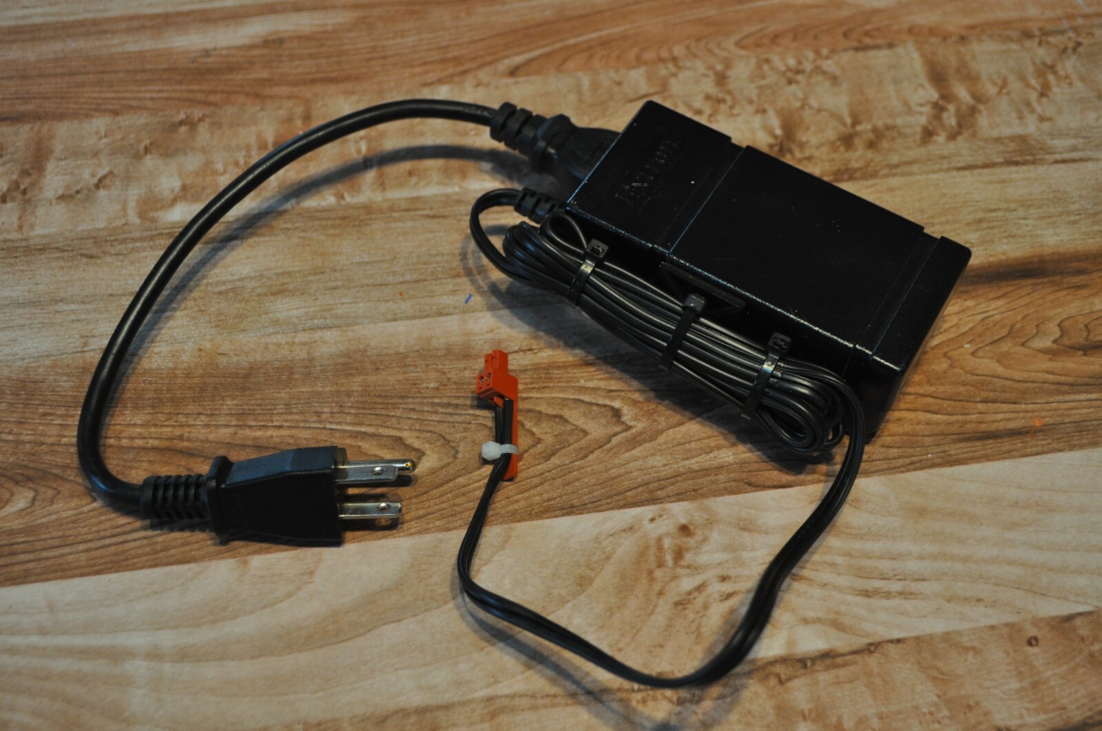 Extron Power Supply 28-071-57LF / 12V 1.0A w/ Power Cord & Orange ...
