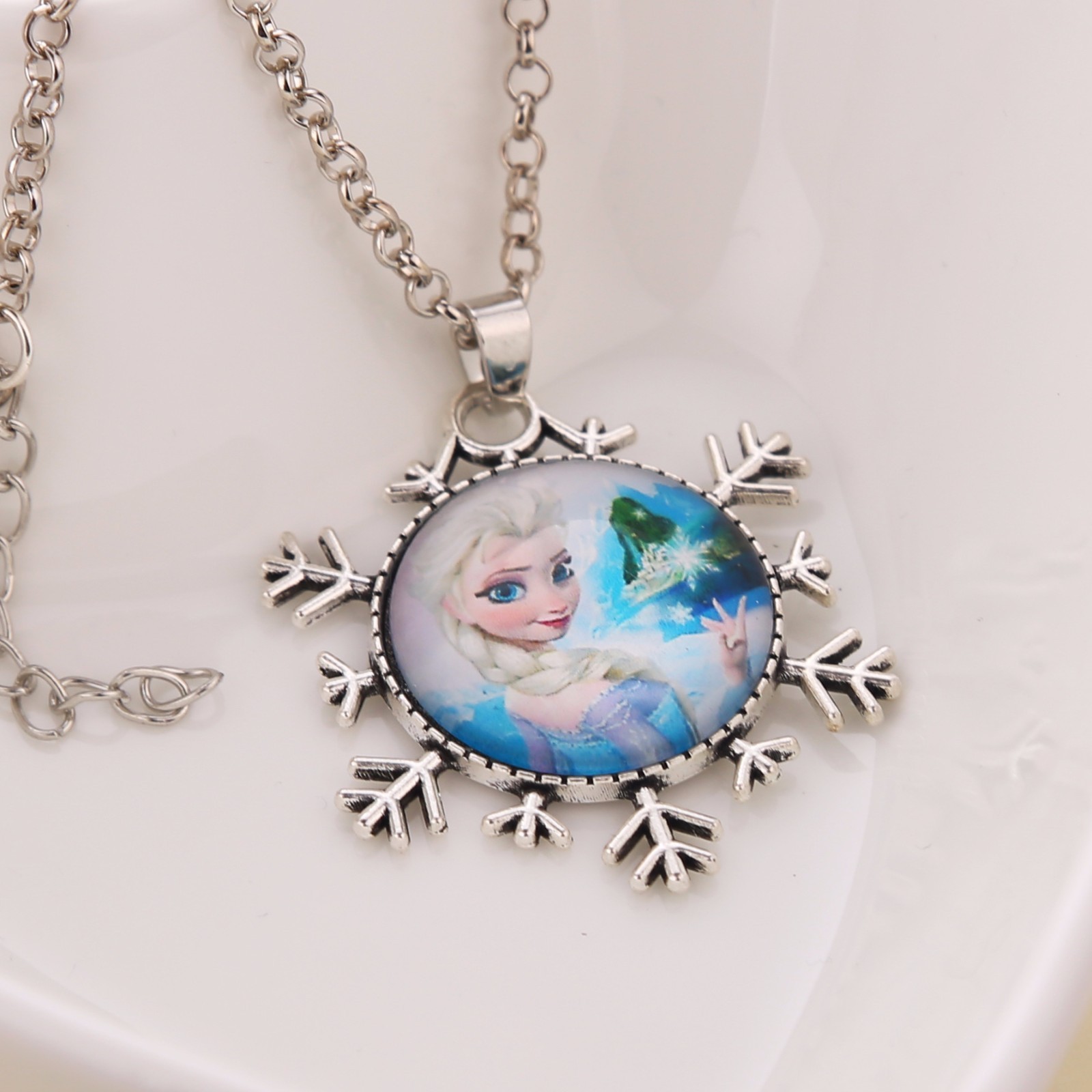 Vintage Snowflake Necklace European Snow Queen Elsa Princess Anna ...