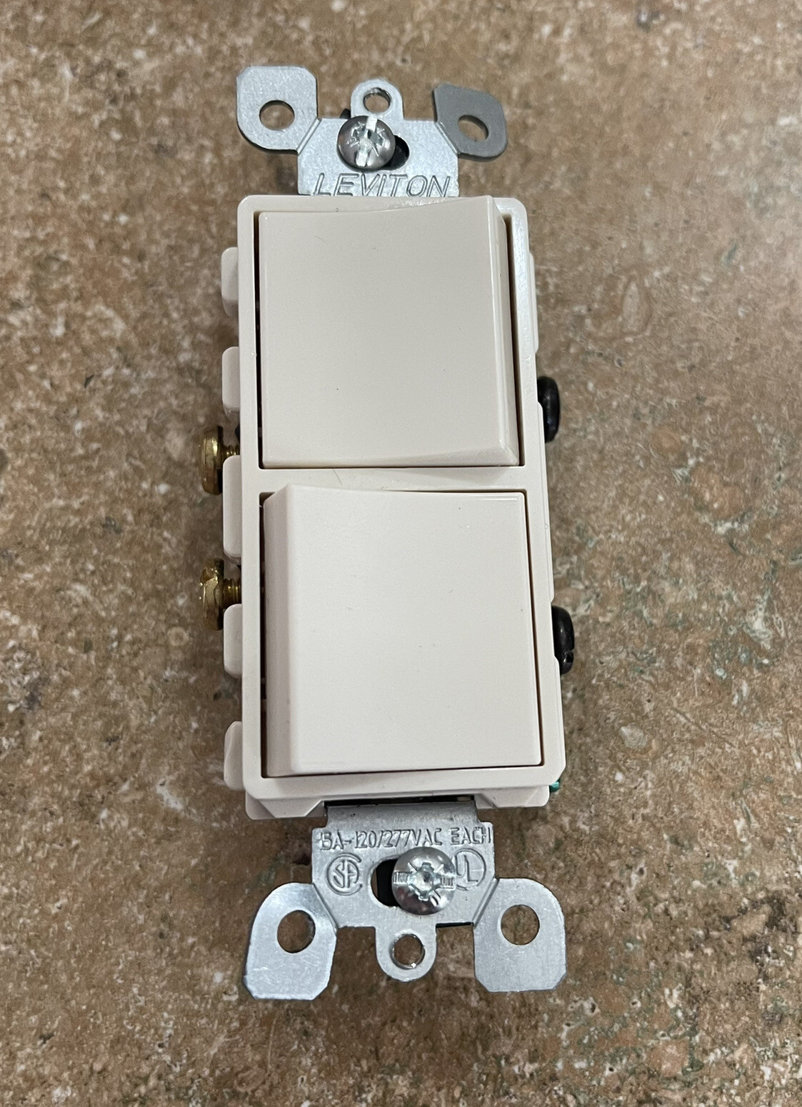 Leviton 5634-TS 15 Amp, 120/277 Volt Decora Single-Pole AC Combo Switch ...