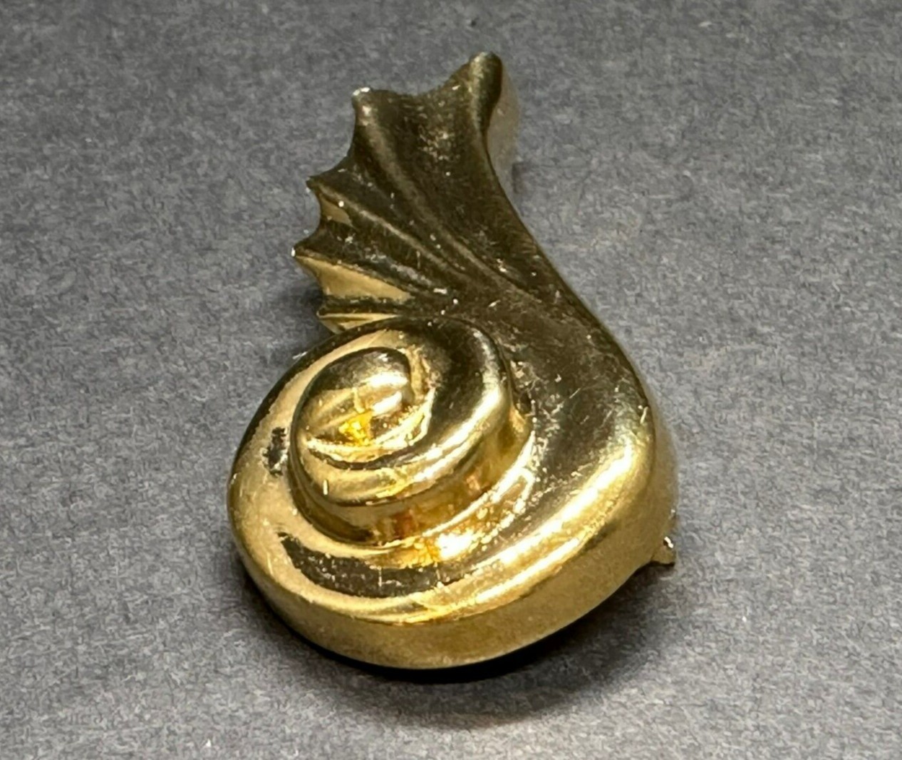 Richelieu Signed 1980s Winged Scroll Brooch Lapel Pin… - Gem