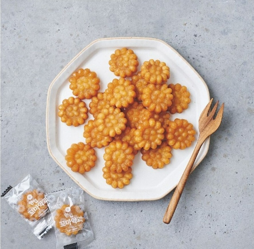 Korean Sweet taste flower biscuit shape Cookie Yakgwa Wheat flour honey ...