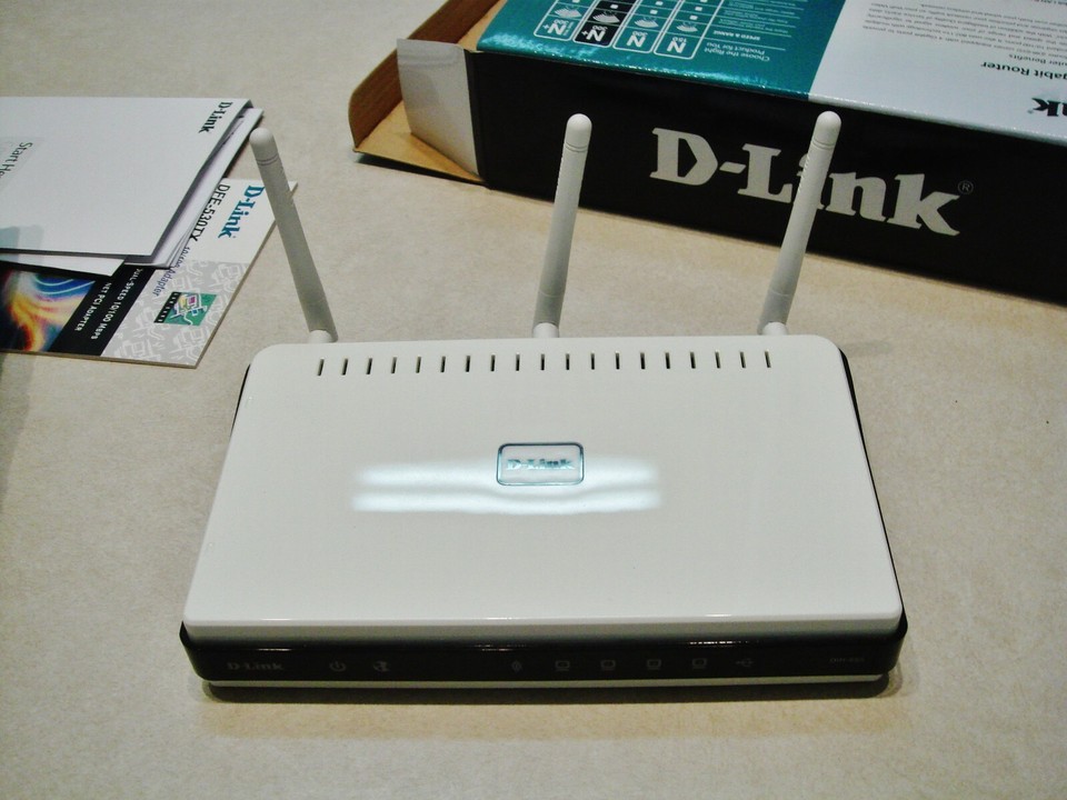 D-Link DIR-655 300 Mbps 4-Port Xtreme N Gigabit Wireless Router MINT in ...