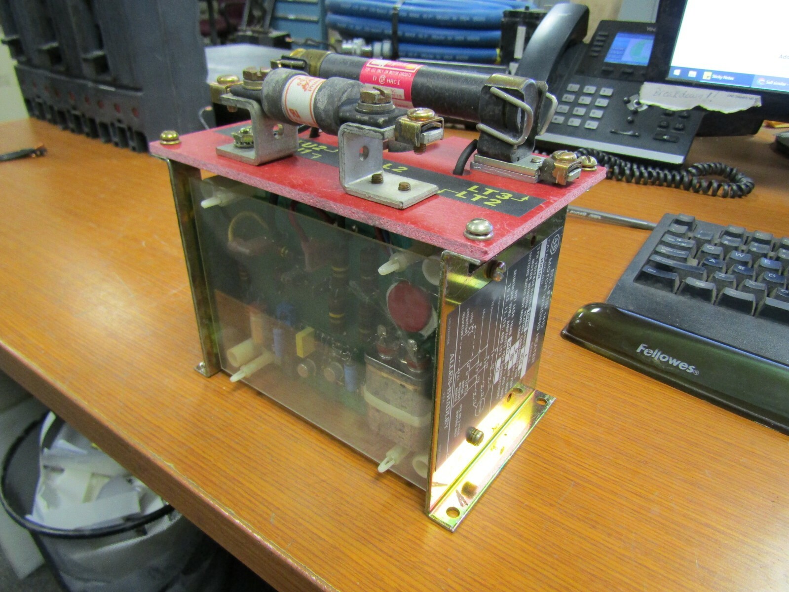 👀 ALLEN BRADLEY 1410 MOTOR WINDING HEATER 3 PHASE 230/460 VAC 1410-301 ...