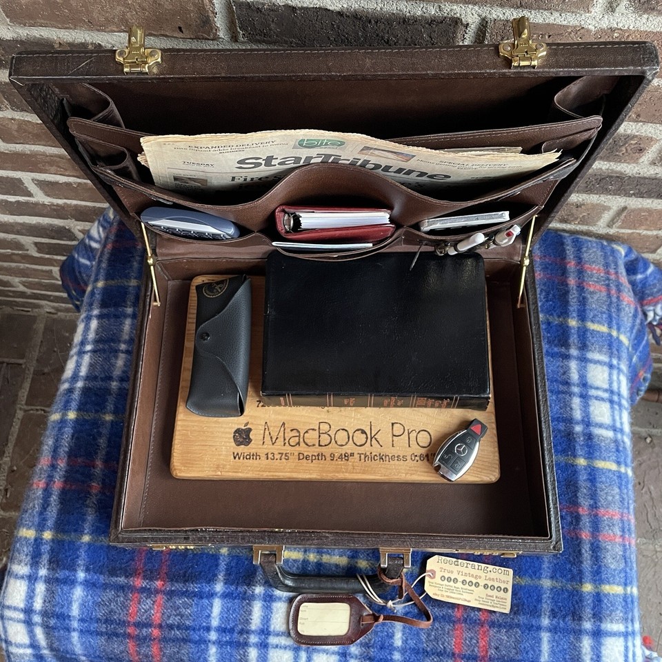 VINTAGE 1980s EMBOSSED ELEPHANT LEATHER MACBOOK HARDSIDE BRIEFCASE BAG ...