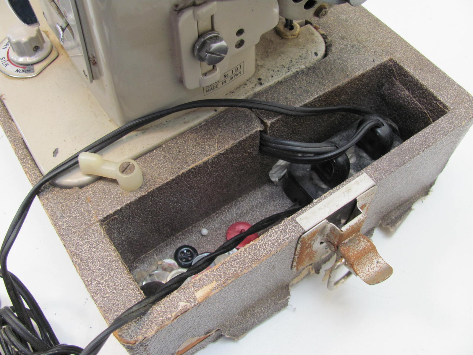 VINTAGE BROTHER PRESTIGE SEWING MACHINE W/ CARRY CASE MODEL 191 | eBay