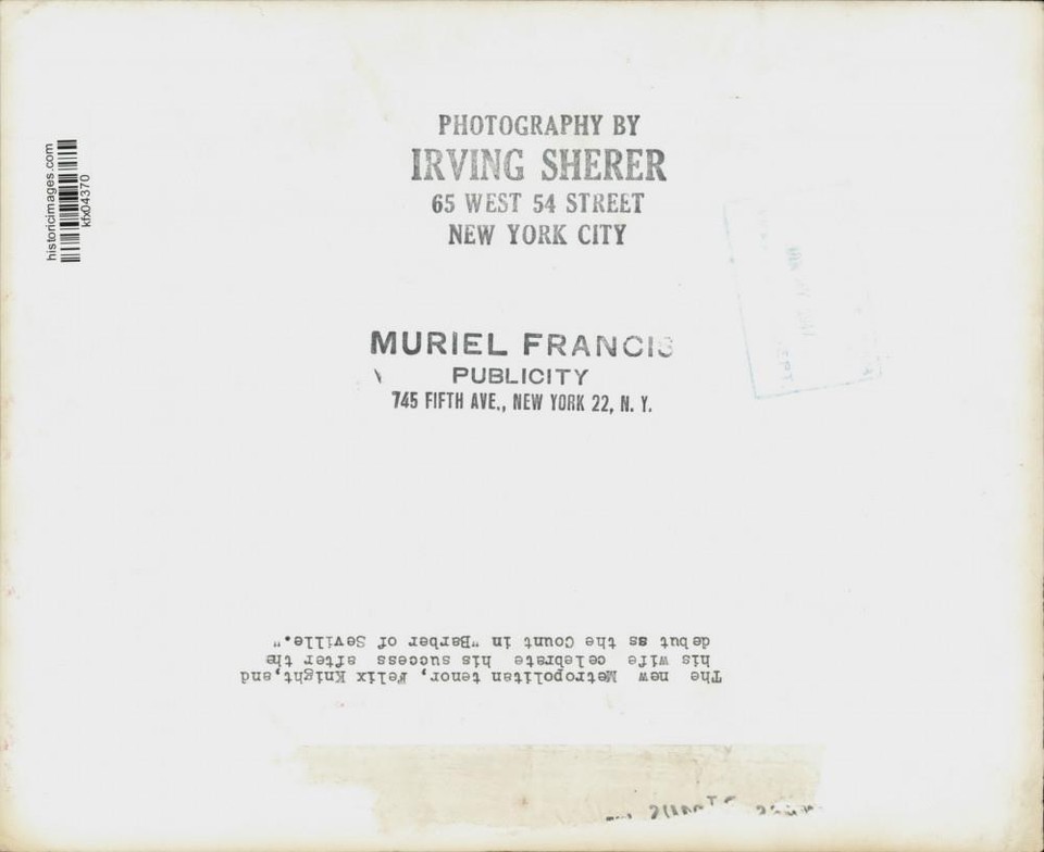 1947 Press Photo Metropolitan tenor Felix Knight celebrates debut with ...