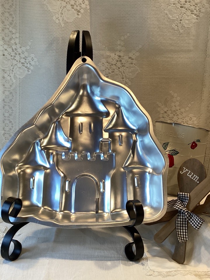 Wilton Enchanted Castle Cake Pan Mold Princess Knight #2105-2031 | eBay