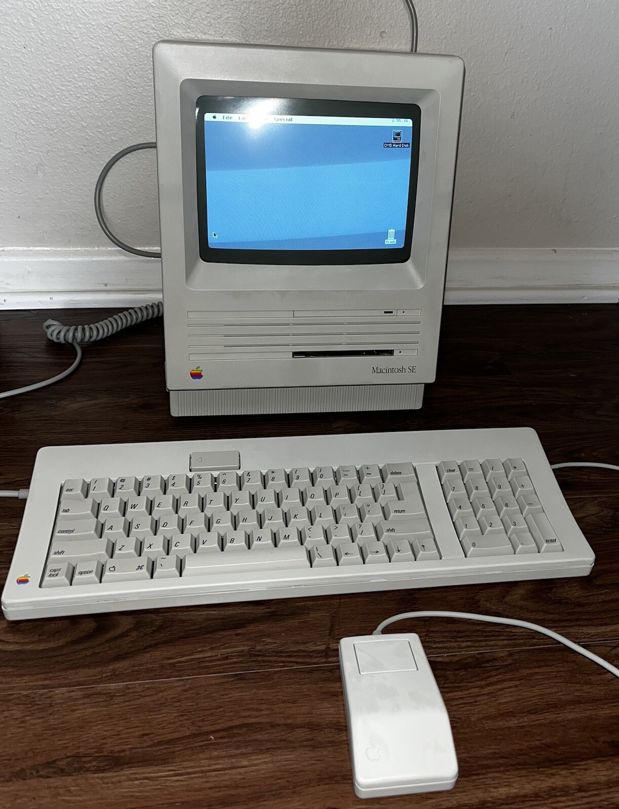 Vintage Apple Macintosh SE Computer M5011, Working With Keyboard, Mouse ...