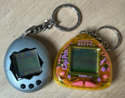 Lot 2 Digital Pets - 1997 Tomagotchi Bandai, Giga Pets Compu Kitty ...