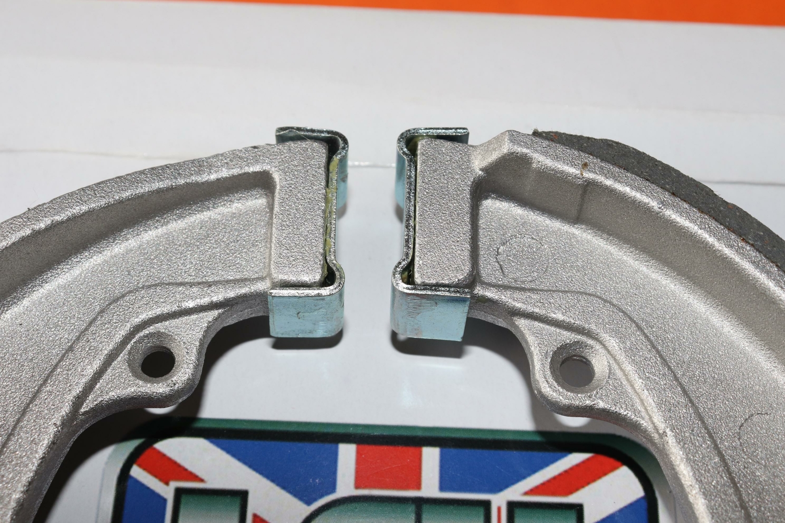 TRIUMPH 7" CONICAL HUB REAR BRAKE SHOES 1971-75 37-3925 37-3926 UK MADE ...