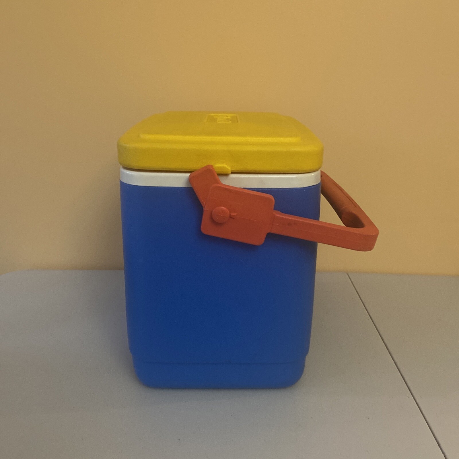 Vintage IGLOO LEGEND 10 Hot Color Ice Chest Cooler Blue Yellow Red Fast ...