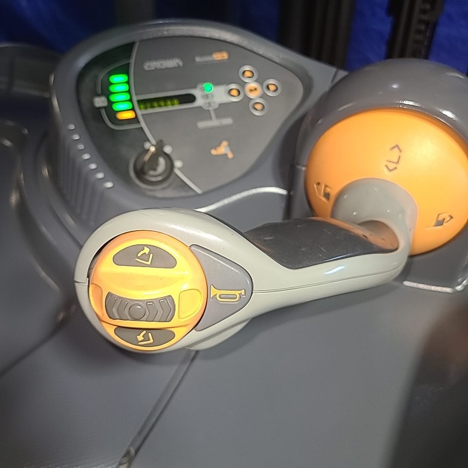 2016 Crown Electric Stand-Up Forklift RC5535-30 With New Battery - 12 ...