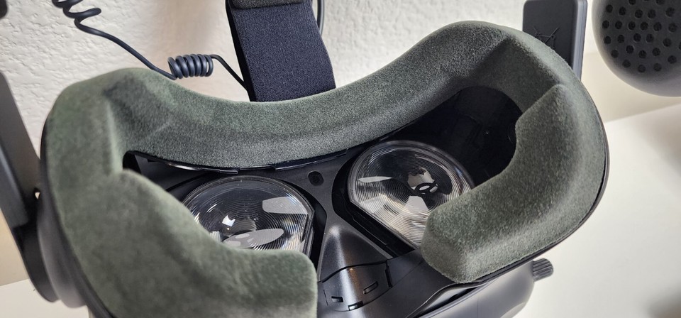 HTC Vive VR Headset + 🔥 Deluxe Pro Audio Full Kit Complete Set System ...