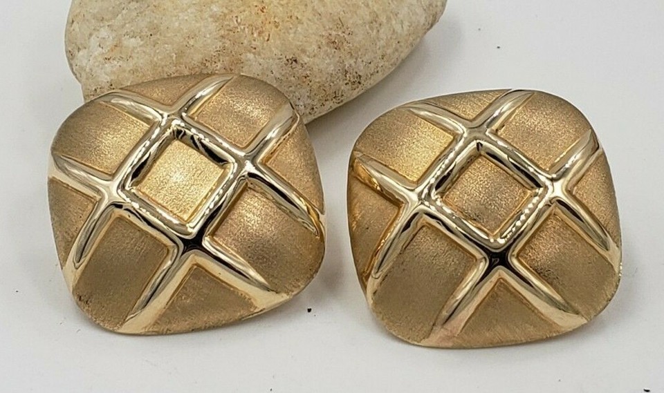 14Kt Yellow Gold Rounded Square Matte And Polished Earring -Omega Back ...