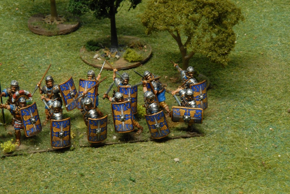 Victrix Imperial Roman 28mm Legionary Attacking | eBay