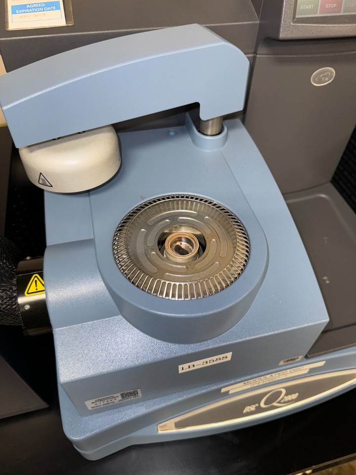 TA Instruments DSC Q2000 Differential Scanning Calorimeter system#17393 ...