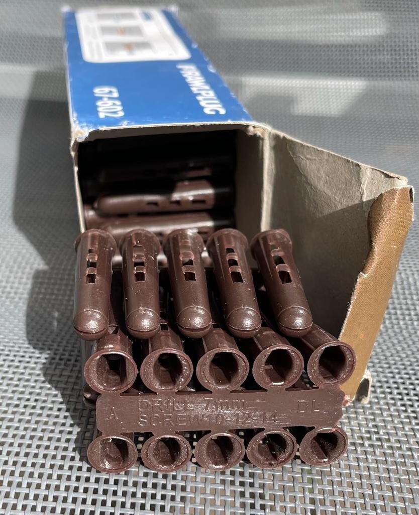 300x Rawlplug Brown Plastic Wall Plugs - 7mm for sale online | eBay UK