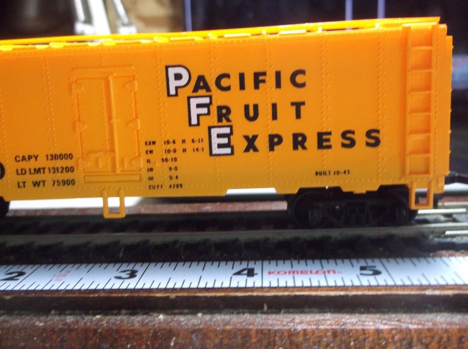 HO Steel side Refrigeration Car.Pacicfic Fruit Express. ManTua ...
