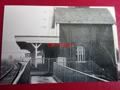 PHOTO DUNSTABLE TOWN RAILWAY STATION | eBay