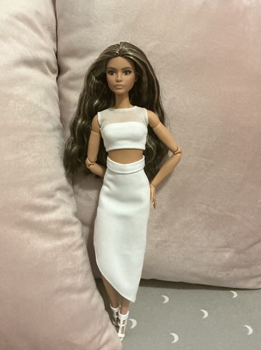 Model # 1 HISPANIC BARBIE Signature Looks Doll Articulated 2020 Mattel ...