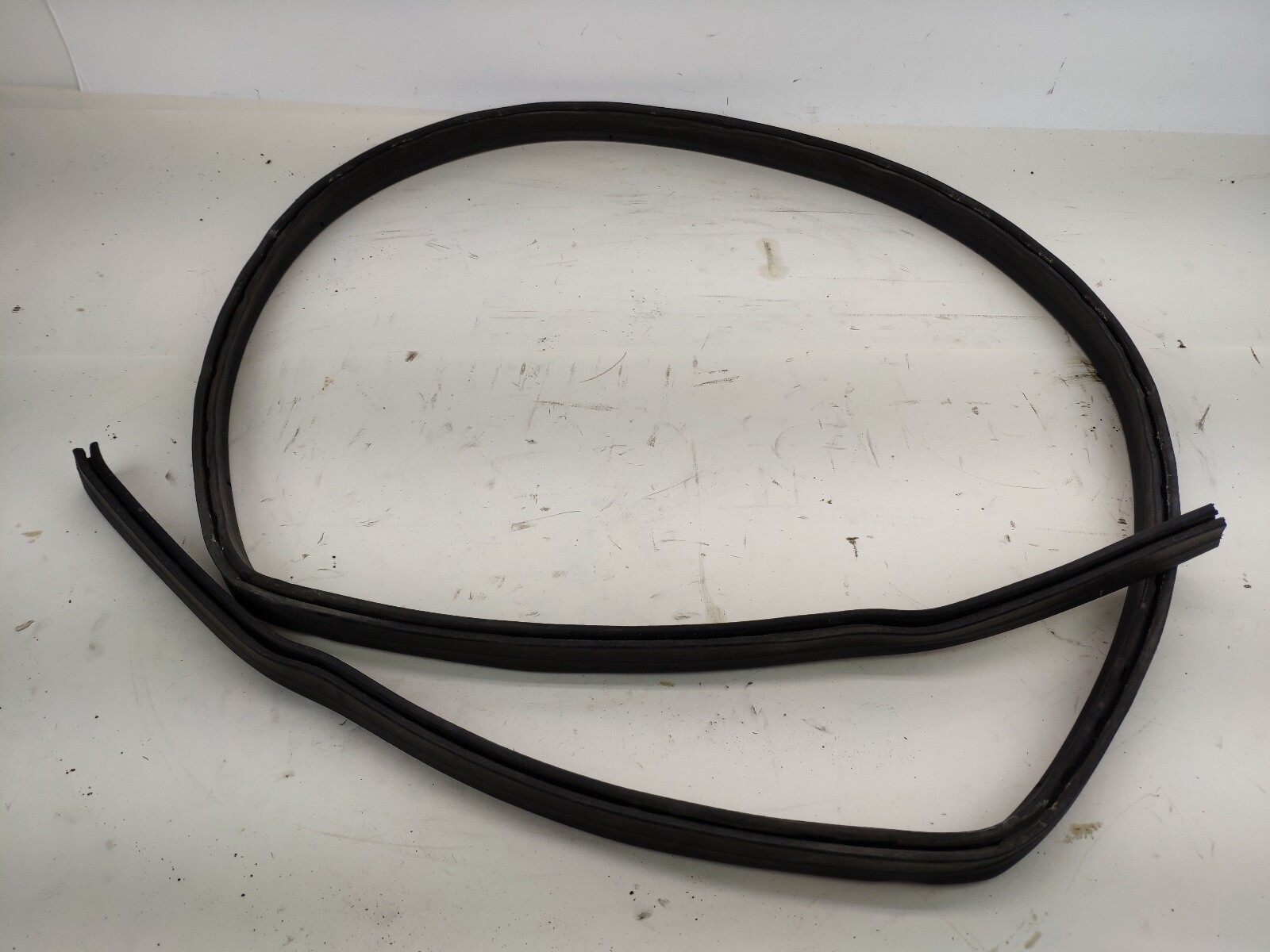 2006-2012 Mercedes R350 Under Hood Weatherstrip Rubber Seal 2518890098 ...