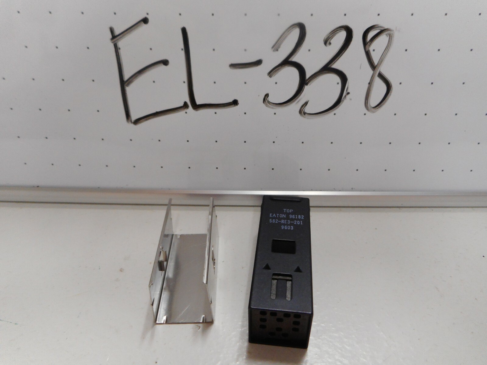 NOS 582-RE3-201 EATON MSC 96182 MOUNTING SLEEVE W/ CONNECTOR BLOCK | eBay