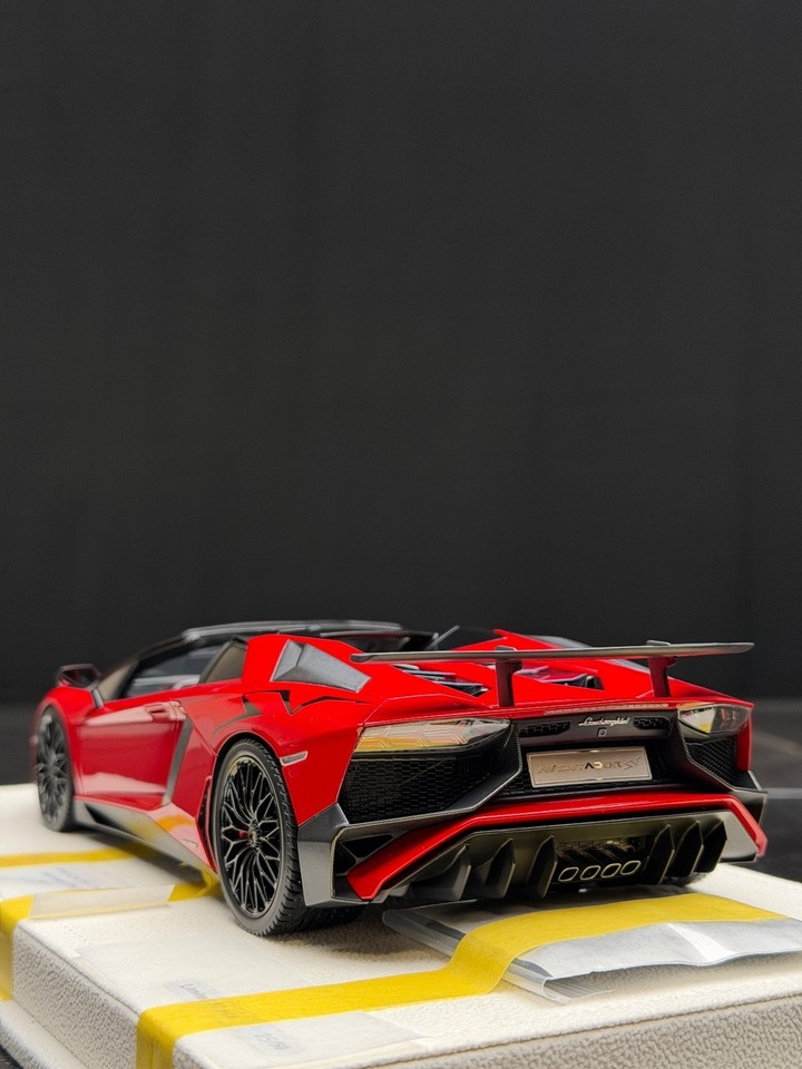 Lamborghini Aventador SV Roadster (Rosso) [MakeUp Eidolon] scala 1/18 ...