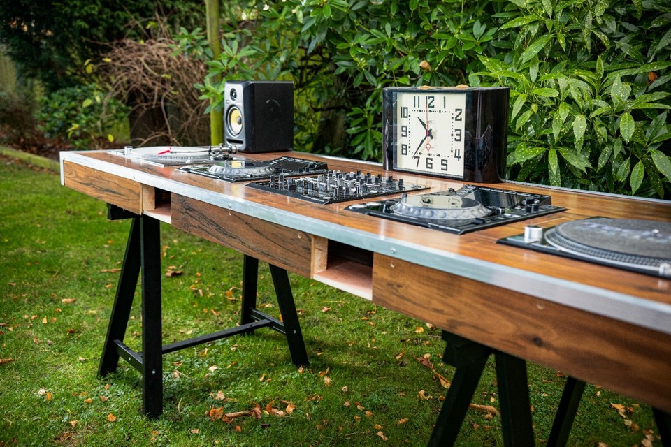 DJ Table/ Desk for Pioneer CDJ's, Technics, DJM 900 (Equipment not ...
