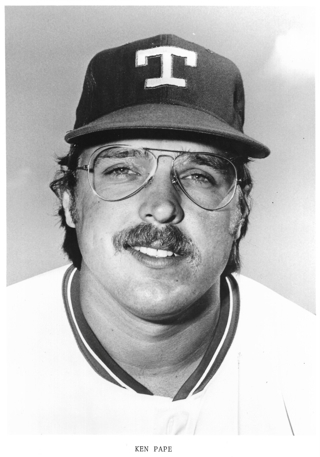 1976 Ken Pape TEXAS RANGERS UNSIGNED 8-1/8 x 9-3/4 ORIGINAL STAFF PHOTO ...