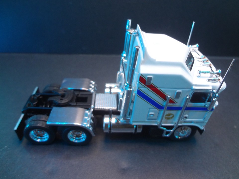 1:64 Scale 1976 Kenworth K100 Aerodyne – White Semi Truck iXO Diorama ...