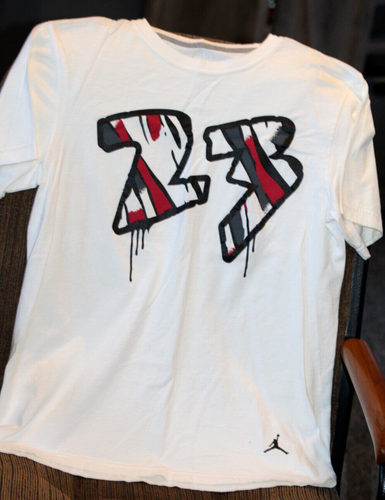 *MENS SMALL JUMPMAN BRAND #23 TEE--18" ARMPIT TO ARMPIT BY 25.5" TALL ...