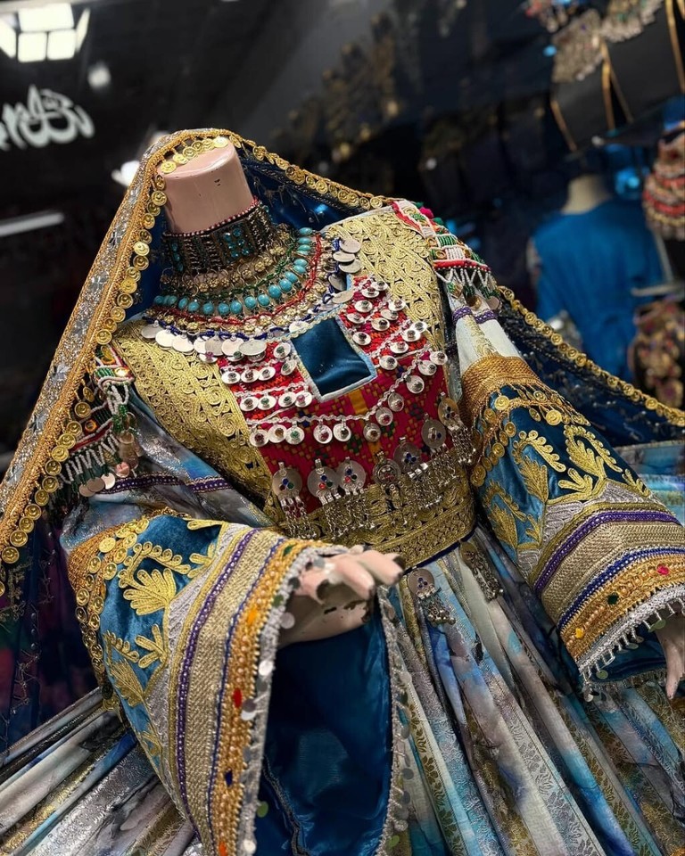 Afghan short shafoonBanars kochi dress for women.Afghan party and ...