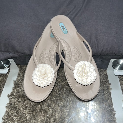 Oka Bee Flip Flops Sandals Gray/Tan with White Bead Flower Accent Size ...