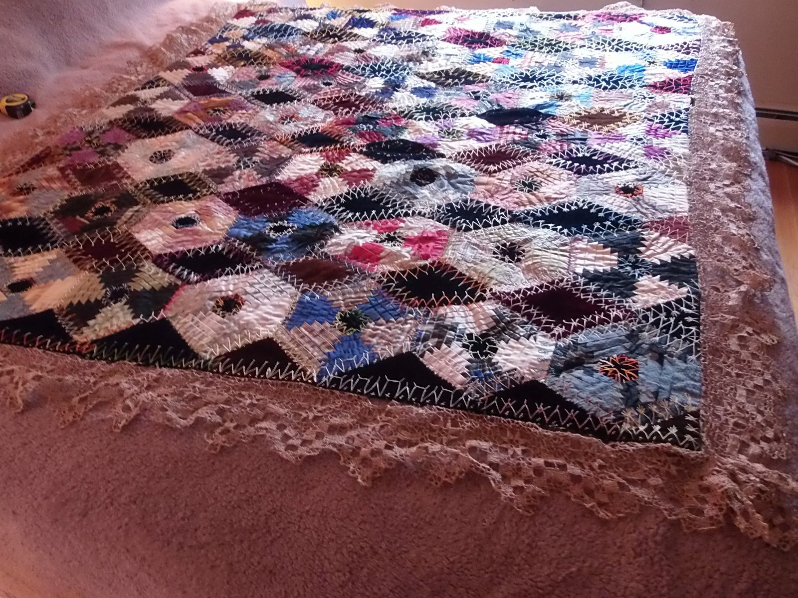 EXCELLENT CONDITION ANTIQUE 1885 SILK VELVET VICTORIAN CRAZY QUILT | eBay