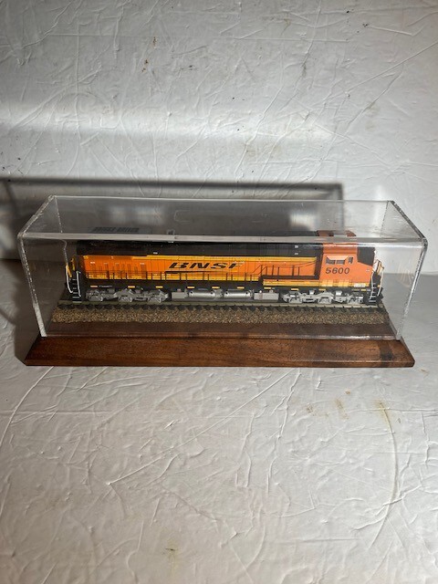 BNSF 5600 locomotive HO scale 2010 EMPLOYEE AWARD cover Mainline Models ...