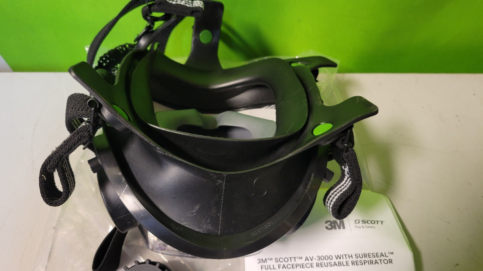 3M Scott Safety AV-3000 Full Face Respirator/w AV-632 Bayonet Adapter ...