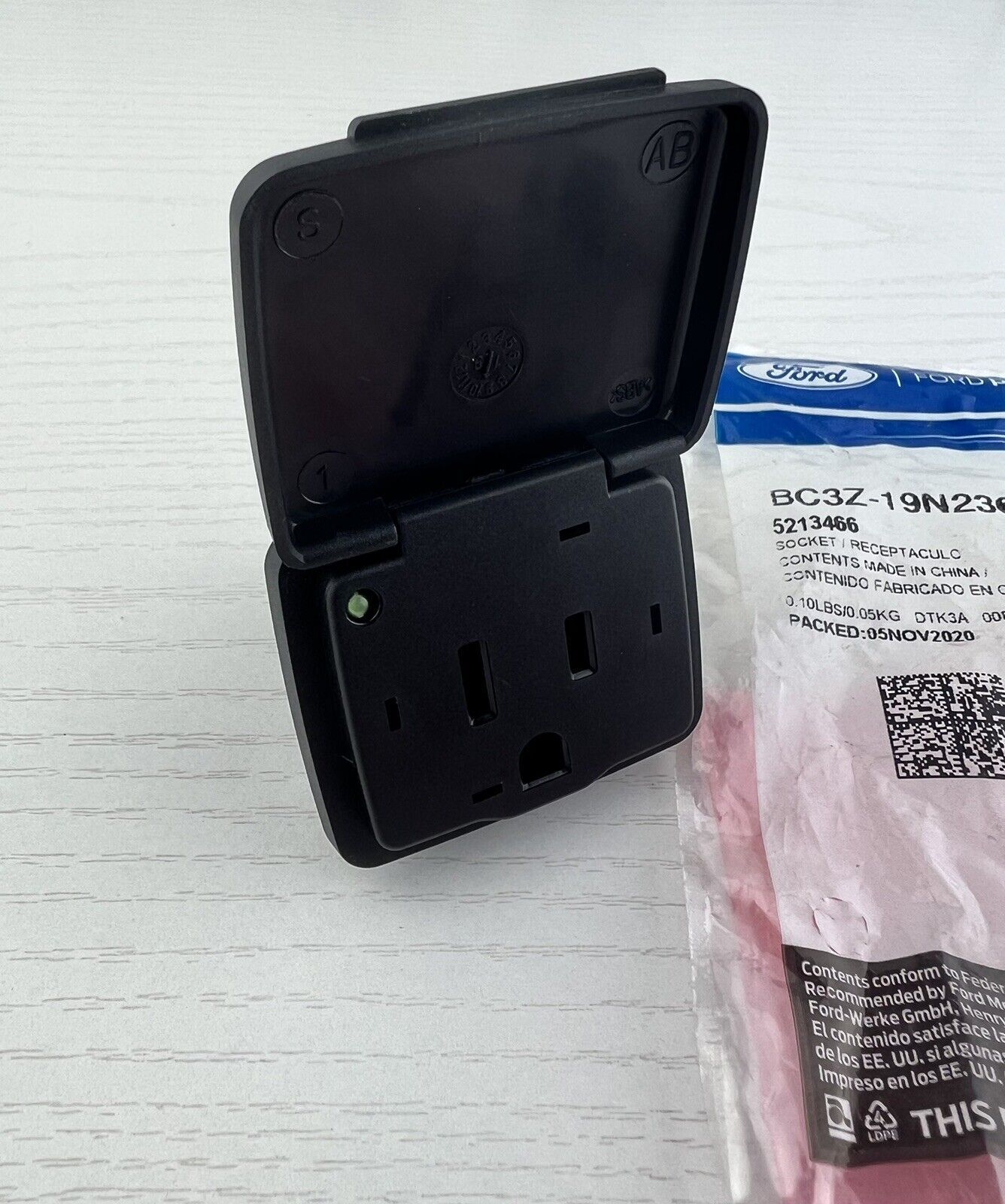 Ford Lincoln Center Console Rear Power Outlet Plug 110V 150W OEM BC3Z ...