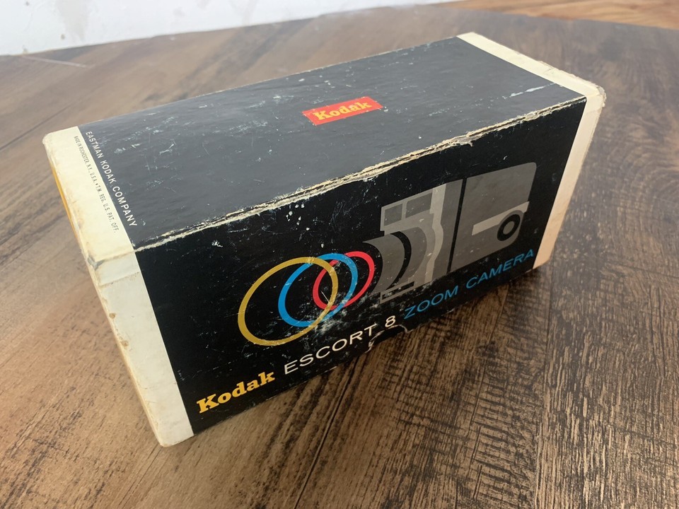 VINTAGE KODAK ESCORT 8 MOVIE CAMERA 8MM VINTAGE - WINDS UP AND MOTOR ...