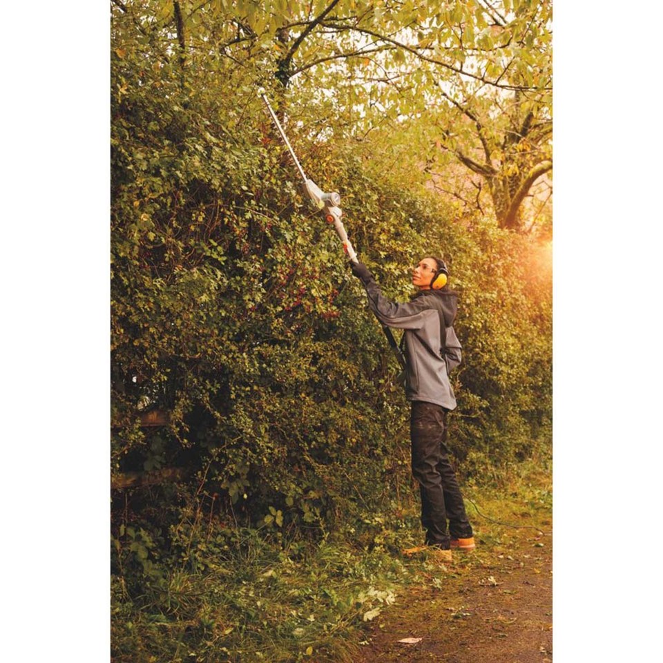 Titan Pole Hedge Trimmer Electric GHT550T2 50cm Extendable Garden ...