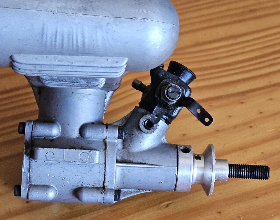 Vintage K&B 40 RC glow engine with Irvine carburetor and Muffler F3.2 ...