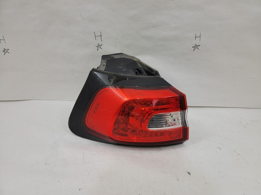 15 16 17 18 19 20 Chevrolet Tahoe Suburban 84467058 Taillight Tail Lamp ...