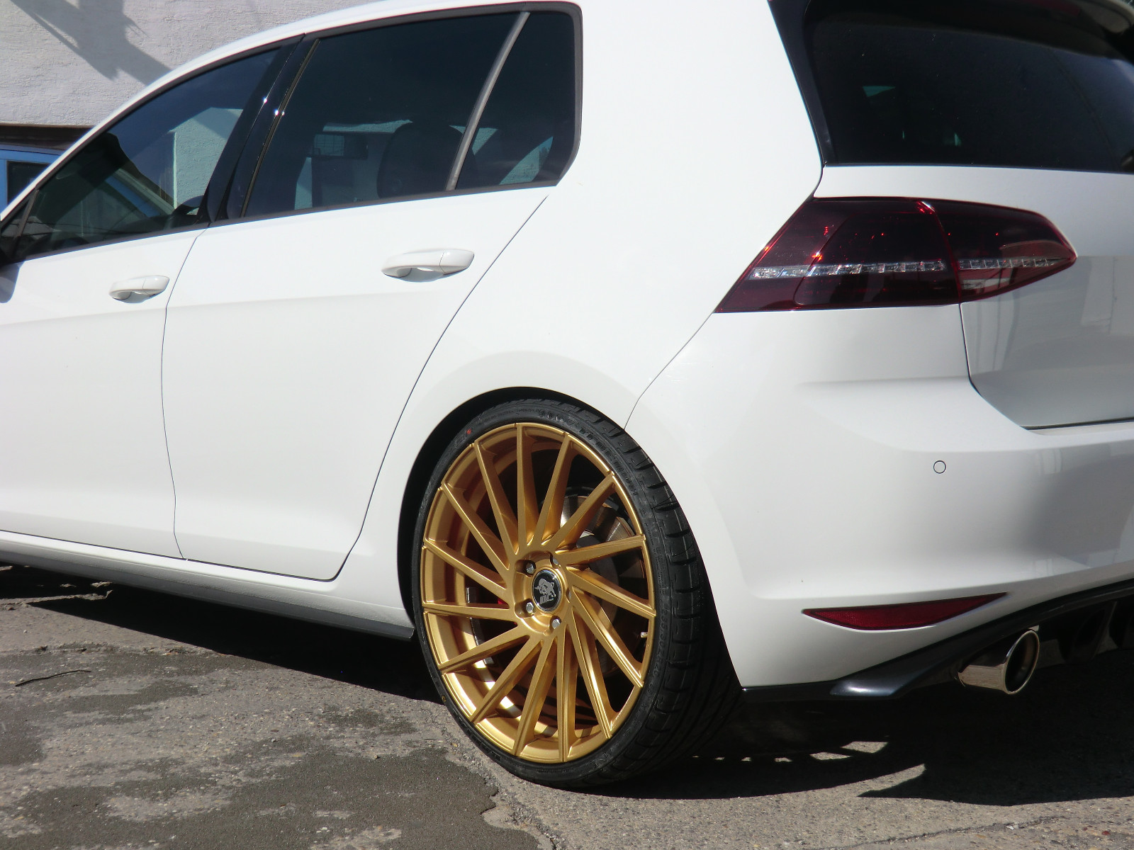 19 Zoll Ultra UA9 Gold ET45 für VW Golf 5 6 7 R GTI R32 GTD Passat C ...