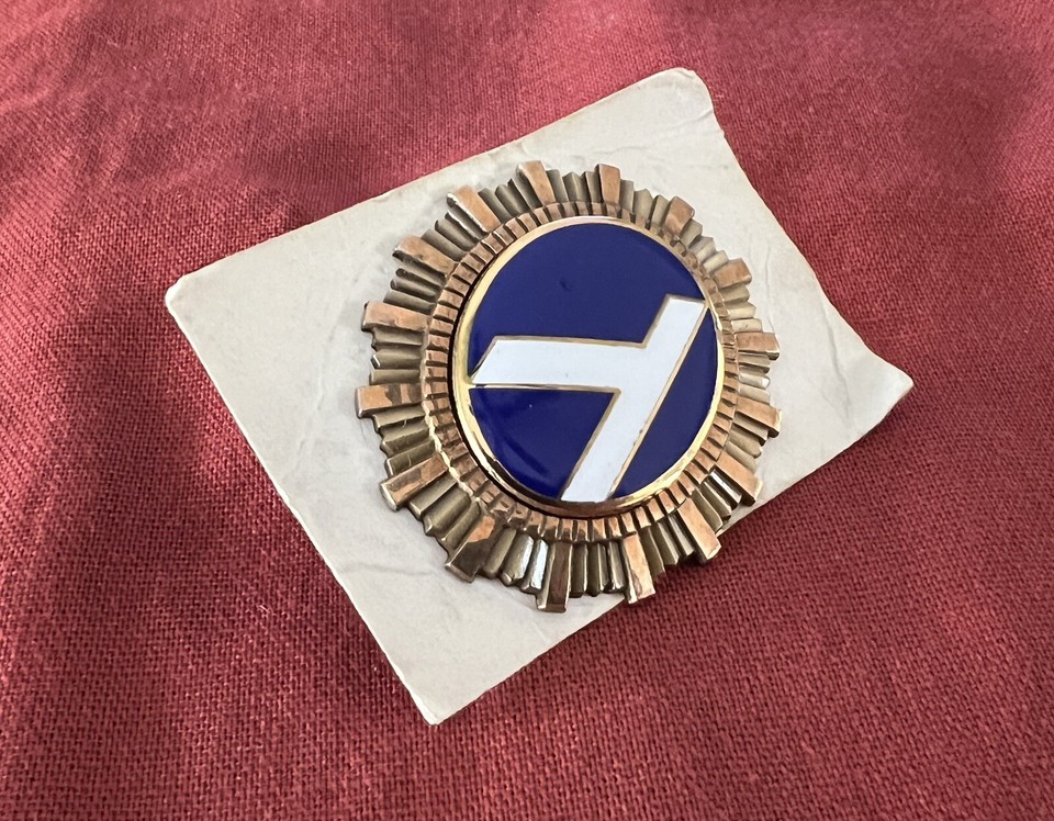 VINTAGE 1980’s ORIGINAL EASTERN AIR LINES PILOT HAT BADGE Captain First ...