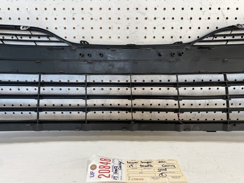 2018 2019 2020 TOYOTA CAMRY XLE LE FRONT BUMPER LOWER GRILLE OEM 53102 ...