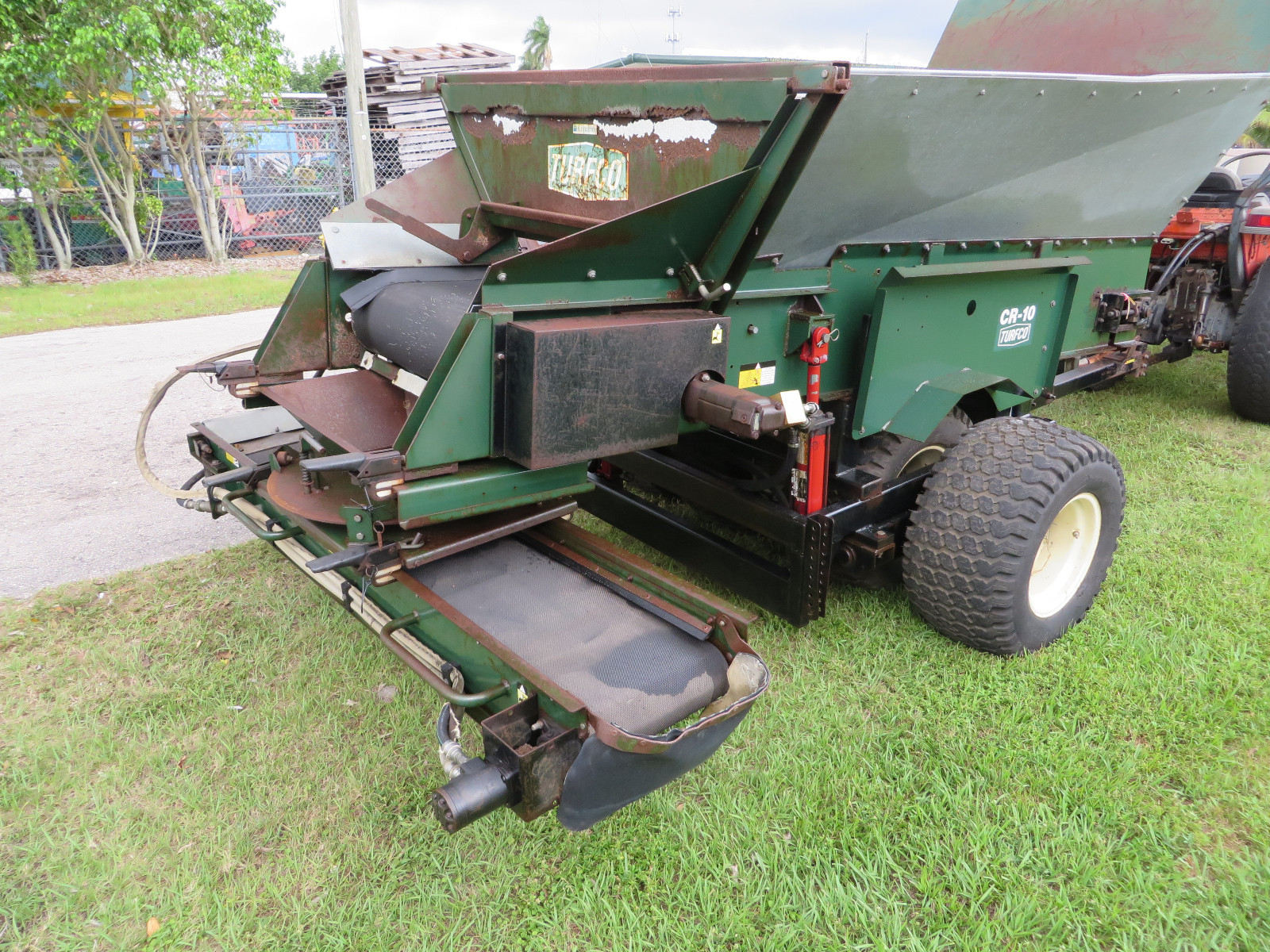 Turfco CR 10 Top Dresser Material Handler Sand Spreader w/ Cross ...