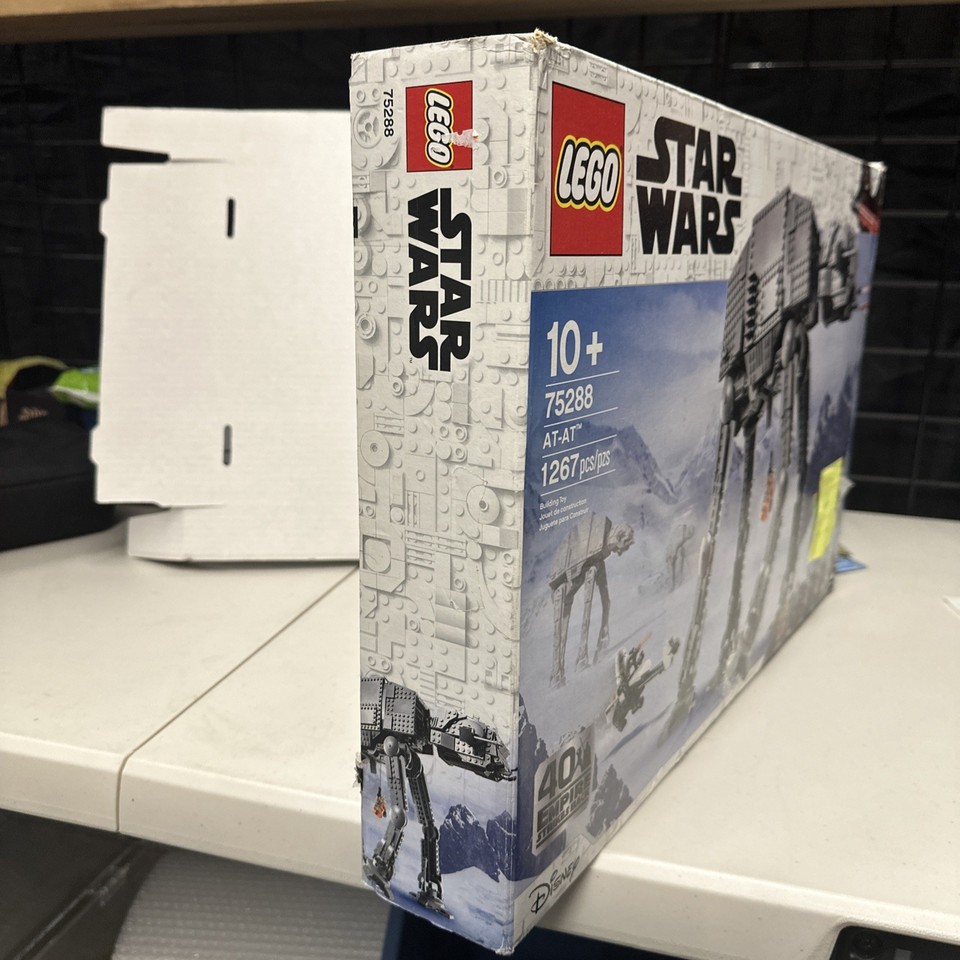 LEGO Star Wars: AT-AT (75288) Box Damage Missing 4 Mini Figures ...