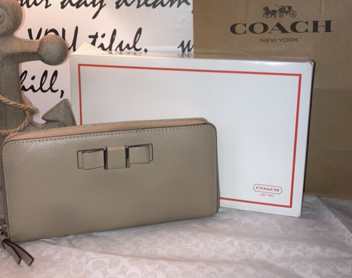 100% Authentic Coach Beige Long Wallet With Box And B… - Gem