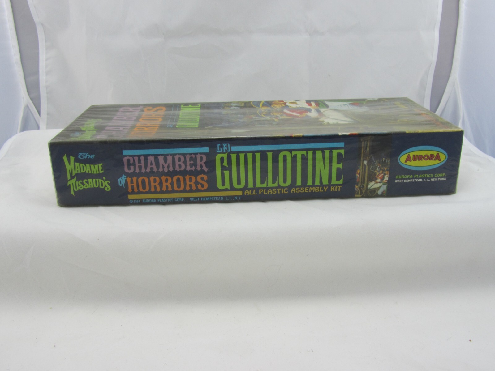 The MADAME TUSSAUD'S Chamber of Horrors LA GUILLOTINE Model Kit SEALED ...