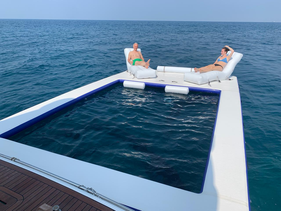 Portable Inflatable Yacht water Pool Inflatable Floating Ocean Sea ...